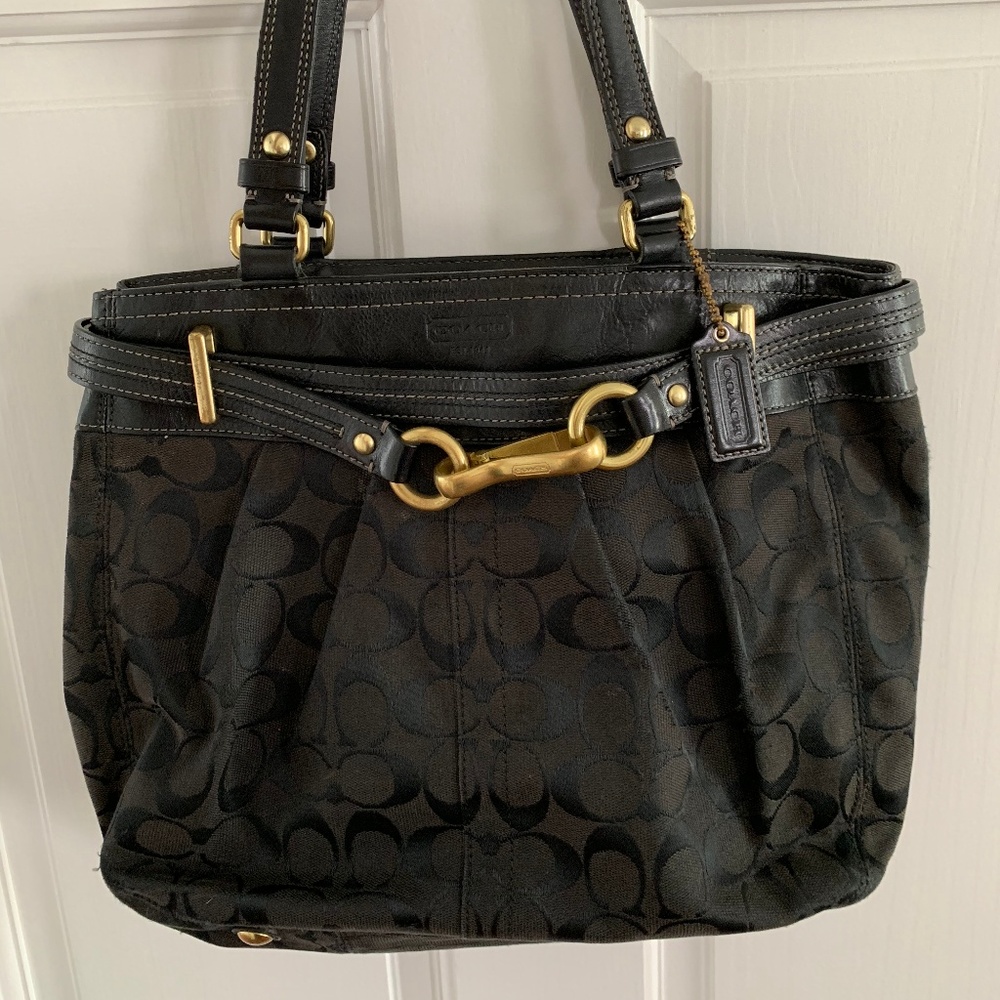 Black Coach Purse In Signature Fabric - Gem